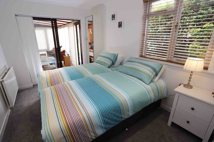 Modern Room With En-suite & Conservatory - Selkirk