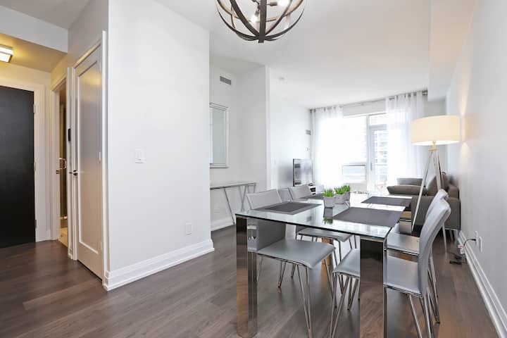 Luxury 1br In Prestigious Location/subway/parking - Toronto, ON