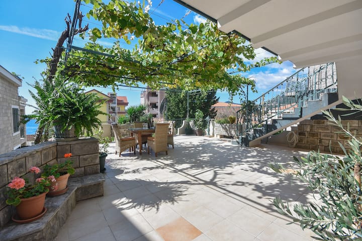 Vacation By The Sea - Apt. With Beautiful Terrace - Montenegro