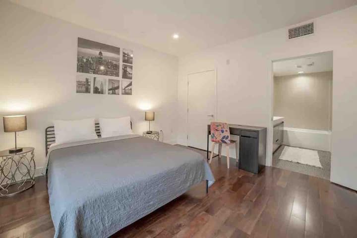 Beautiful Bedroom In Hollywood - West Hollywood