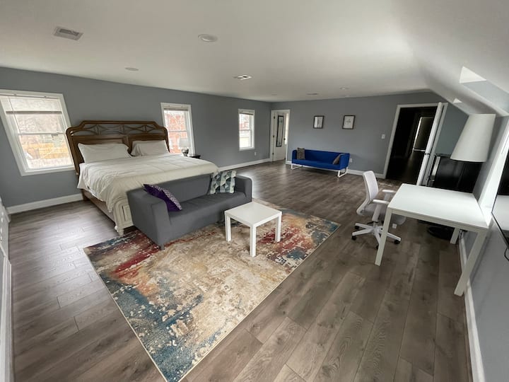 Large Room With Private Bathroom R5 - Silver Spring, MD