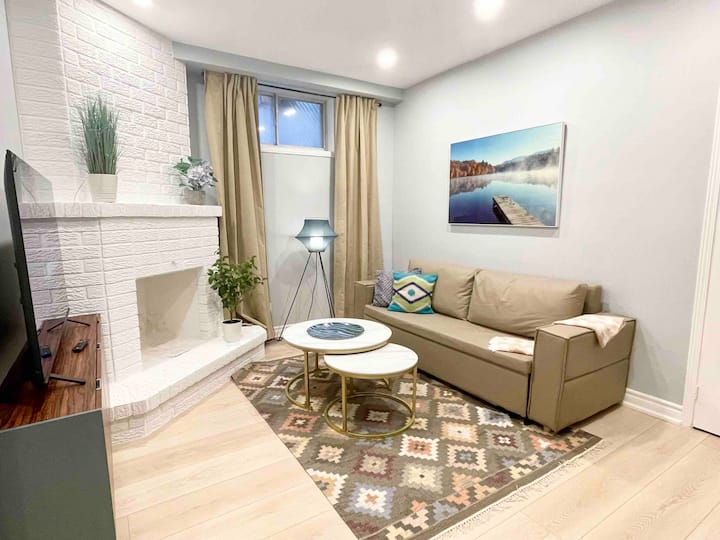 Discover Toronto In New Chic 9’ Ceiling Apartment - Mississauga