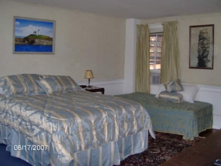 Step Back In Time To 1757, On Park, 2 Bd, Bath - Marblehead, MA