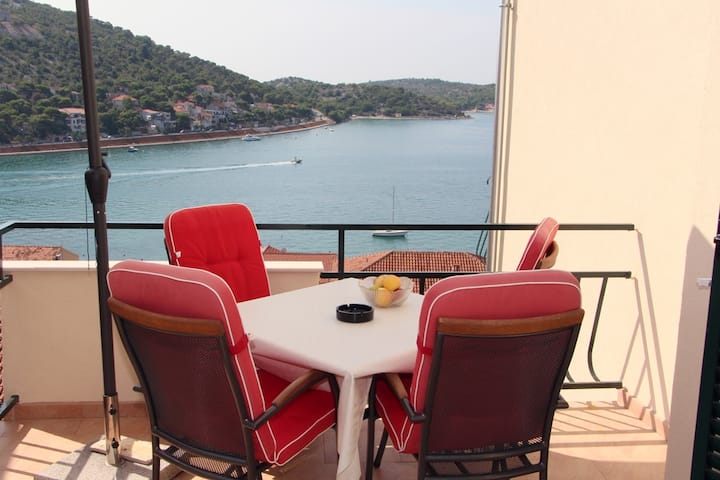 2 Seaview Apartments In Tisno For  6 People - Murter
