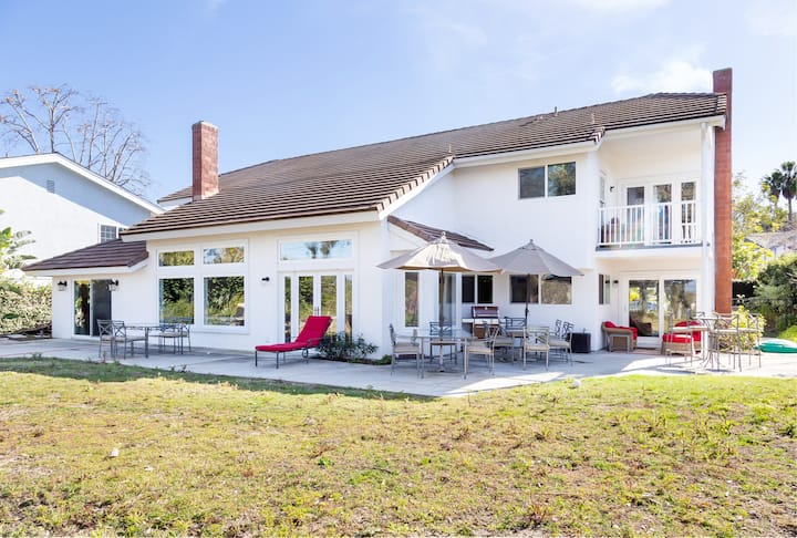 Tranquility In This Beautiful Modern Laguna Home - Laguna Hills, CA