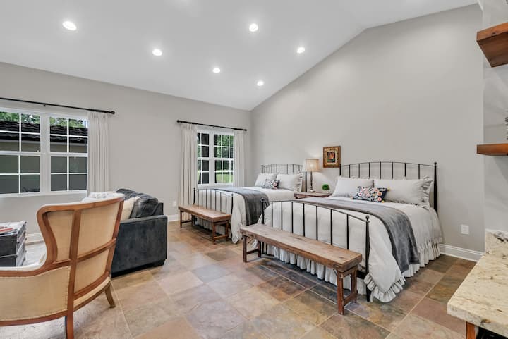 Stay In A Cozy And Luxurious Retreat With A Farm Environment. - Alabama
