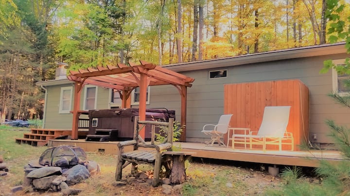 3 Beds On 3 Acres On Woodstock Pond - Woodstock, NY