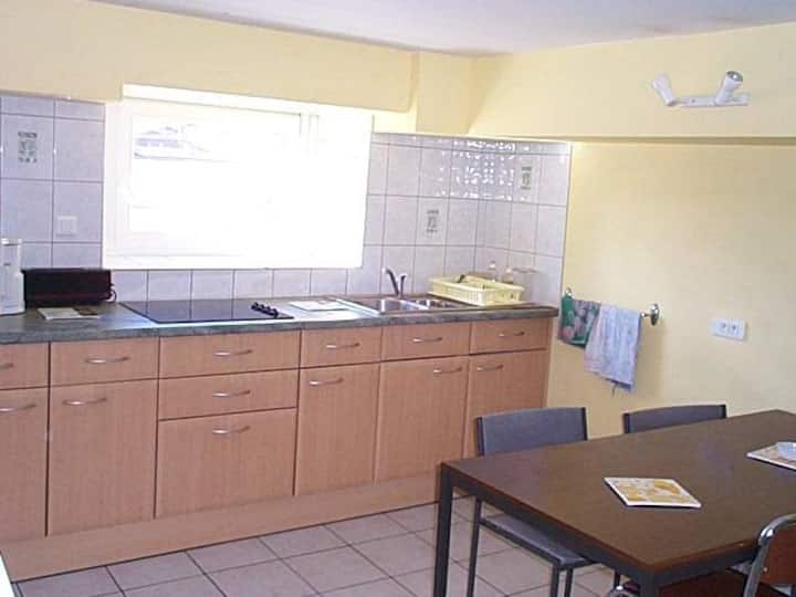 Chambre Avec Douche Privée, Tv, Wifi, Frigo, (33) - Montbéliard