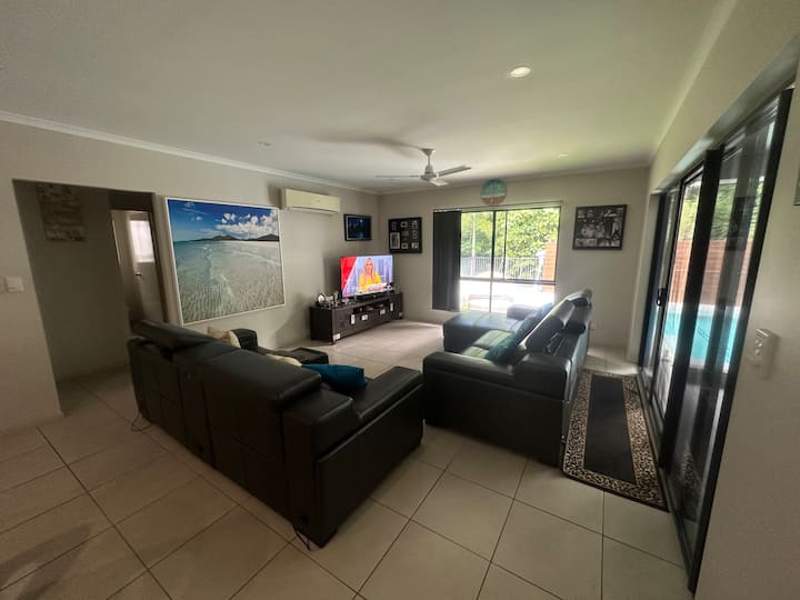 Cannonvale House 2 Rooms Available - Airlie Beach