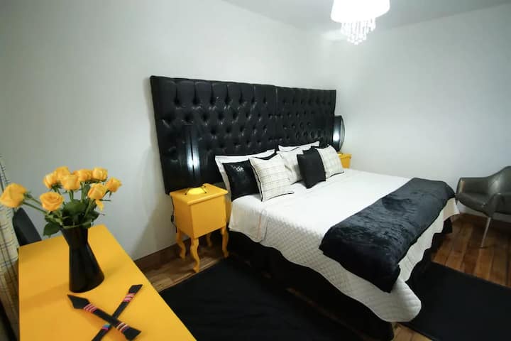 Habitacion En El Centro Financiero En La Floresta - Quito