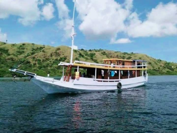 Cheap Private Charter Boat - Labuan Bajo
