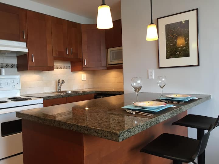 Elegance Plus Location Steps To Downtown Vancouver - Vancouver