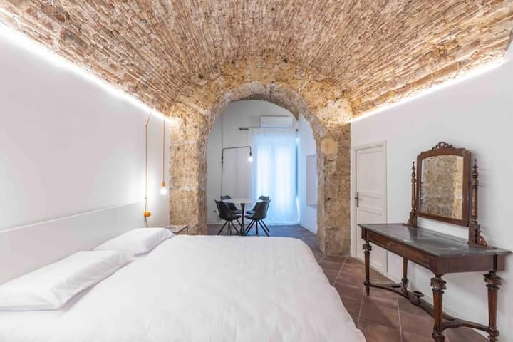 Calderai82 Suites1 In Centro - Palermo