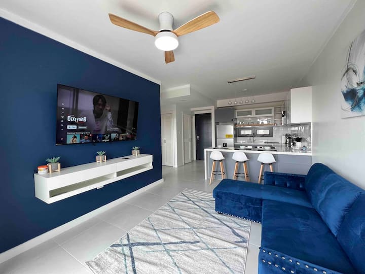 Premium Suite @Via W/rooftop Pools & Amazing Views - Kingston