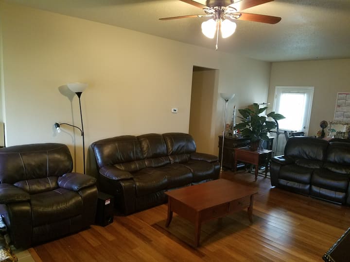 Springdale Home Welcomes You 2. - Springdale, AR