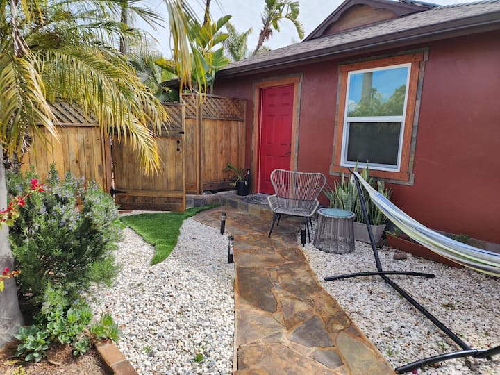 Charlie's Private Guest House - San Diego, CA