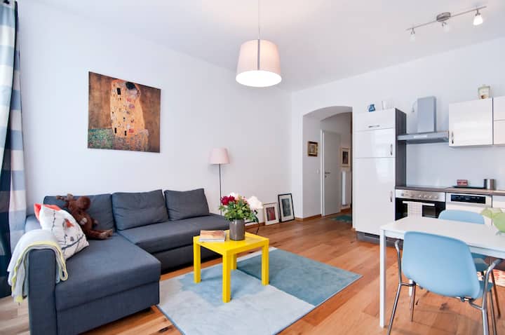 Superb Apartment On Danube Channel 9 District - Vienna