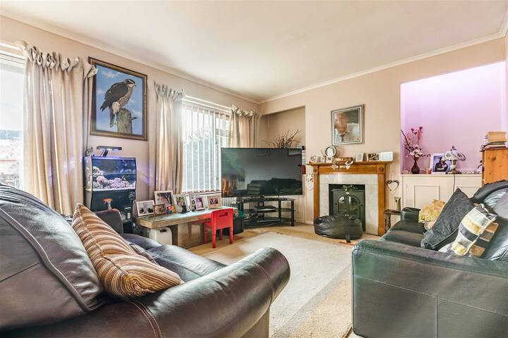 Close To Windsor Town Centre - Slough