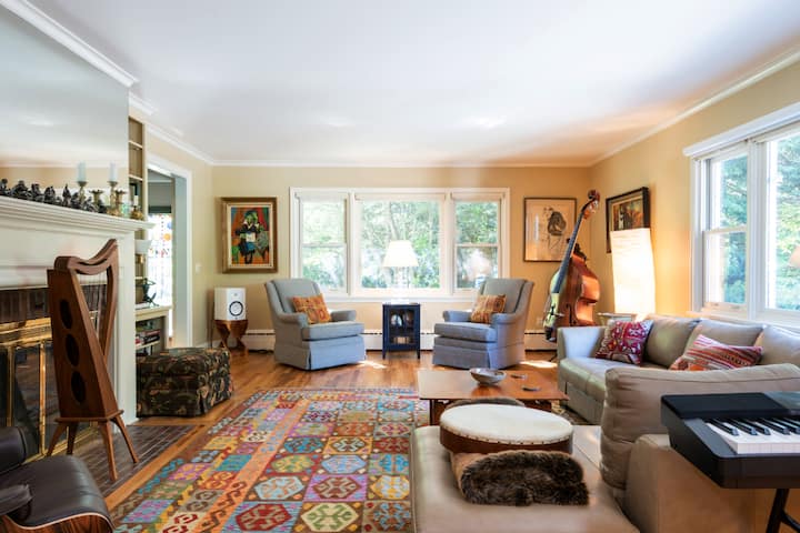 Creative Haven In The Berkshires  - Nest Room - Lenox