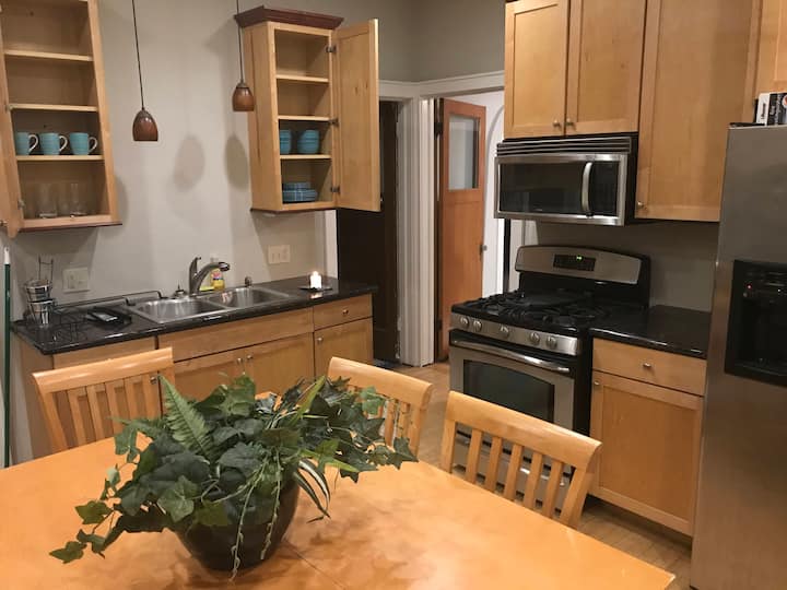 Cozy 4 Bedroom On Popular Historic Brady St - Milwaukee, WI