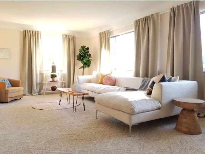 Mid-century Palm Springs Lifestyle - Southfield, MI
