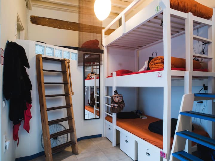 Casa Caracol, 7 Bed Female Dorm Ensuite - Cádiz