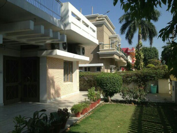 Big Villa,  Group   Stay, Serviced Apartment - Chandigarh