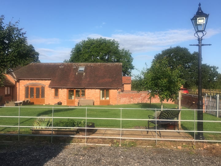 Coach House  & Shepherds View Optional Hot Tub - Evesham