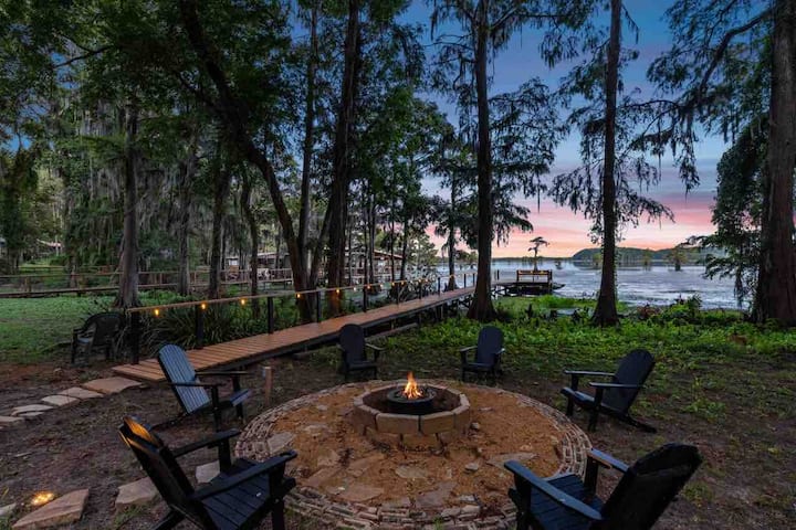 Lakeside Getaway | Hot Tub,canoes, Scenic Views,ev - Caddo lake