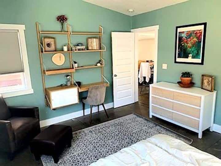 Bungalow At Red Rocks - Lakewood, CO
