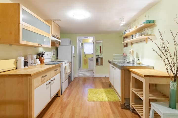 Main & King Garden Apartment - Vancouver