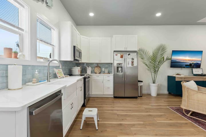 2nd Fl | 3 Bedroom / 2 Bath Apartment - Wildwood, NJ