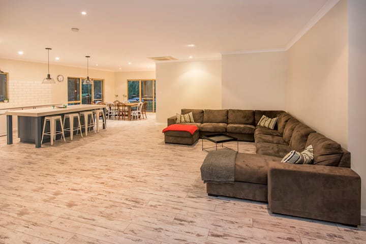 Secluded Country Feel Home - Recently Renovated - Yallingup