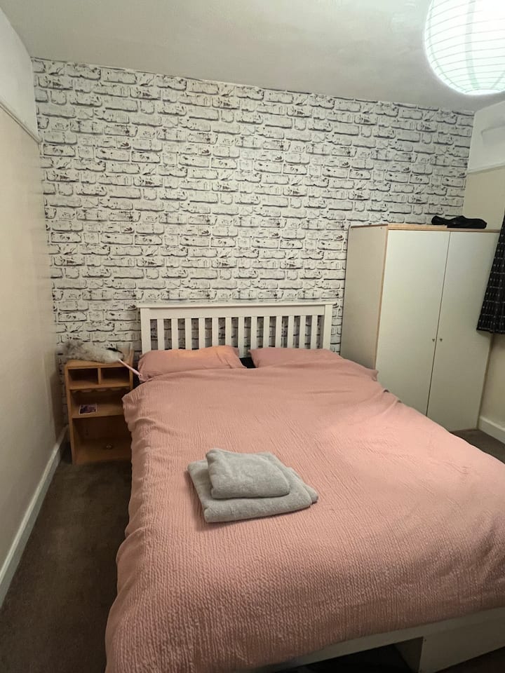 Lovely Room In Beautiful Burnage Female Only - Manchester