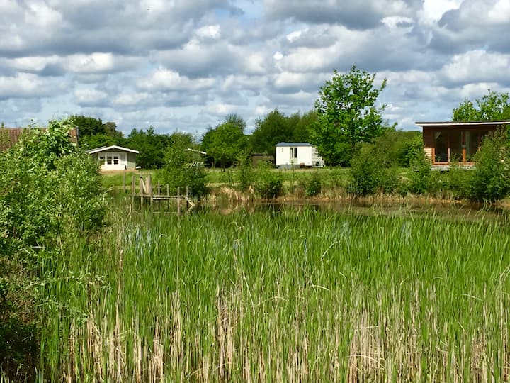 Shepherds Hut, Garden View, By The Norfolk Broads - Winterton-on-Sea