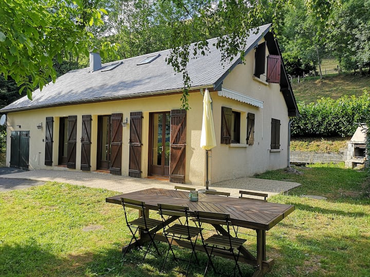 Charmant Gîte De Montagne Avec Cheminée - Salers