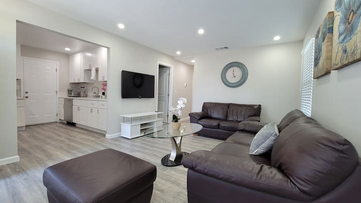 Cozy Modern 3 Bedrooms /2 Bathrooms House - La Mesa, CA