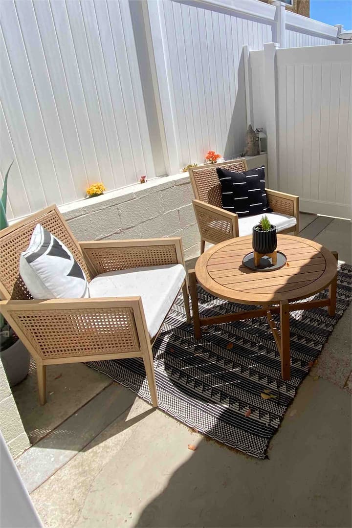 Private Cozy King Bed Suite With A Modern Flair - 무리에타