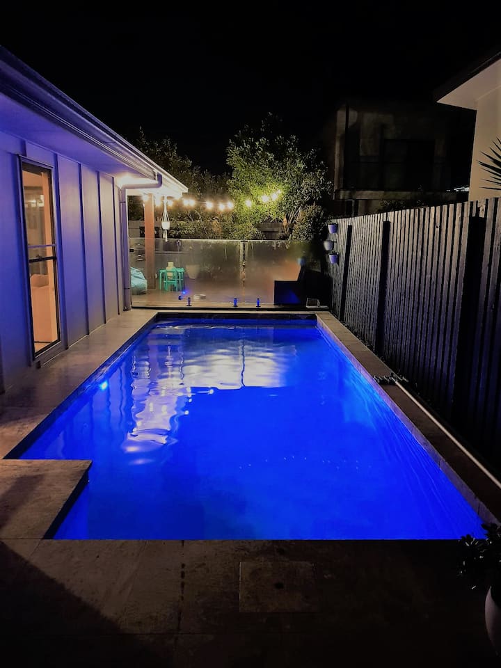 Sun, Surf And Sand Family Holiday Home - Coolum Beach