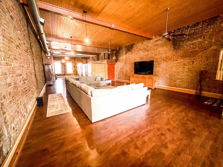 Brick Street Suite - Nacogdoches, TX