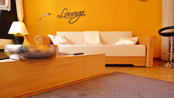 Top Located Between Two 5* Hotels - Zürich