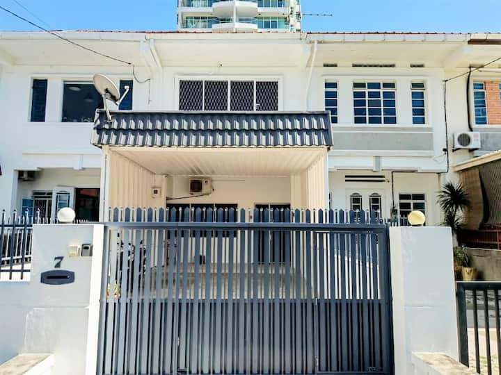 Peaceful Gurneyterrace 4br15pax Shops & Eateries - Penang