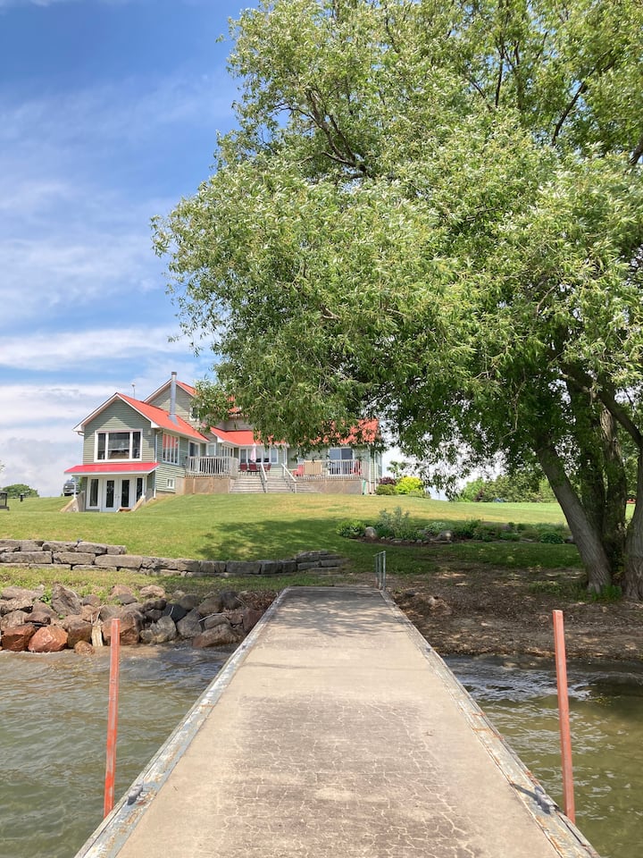 Howe Island-waterfront Summerhouse - Gananoque