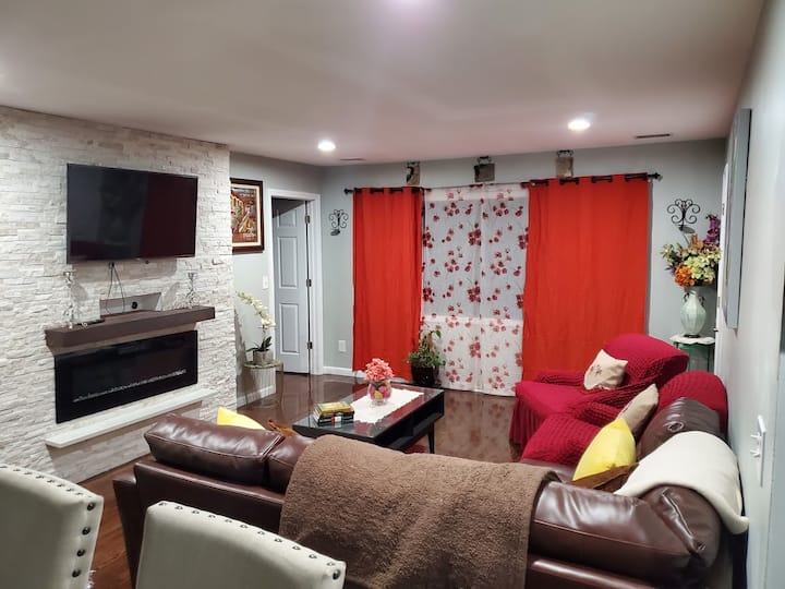 3 Bed Room Apartment Close To Ny City, Parking - New Jersey SEA LIFE Aquarium, East Rutherford