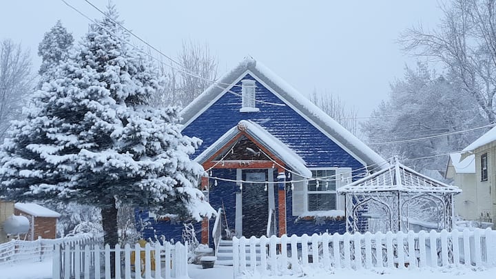 Magical Faeryvale Cottage,walk To Town!mtn View! - Mount Shasta, CA