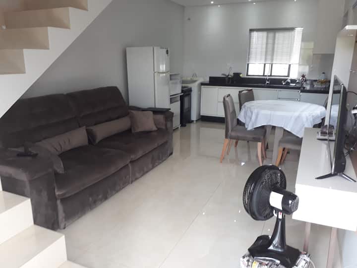 Sobrado Muito Confortável, 2 Quartos Climatizados - Pato Branco