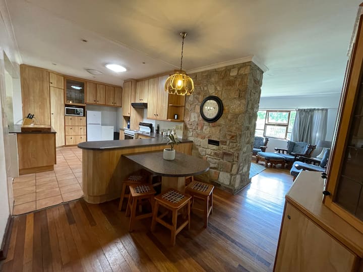 Historic Spacious Family Home In Port Elizabeth - Port Elizabeth