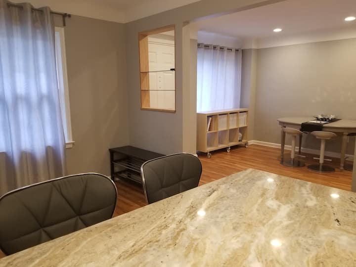 Close To Downtown Retreat I Wifi - Livonia, MI