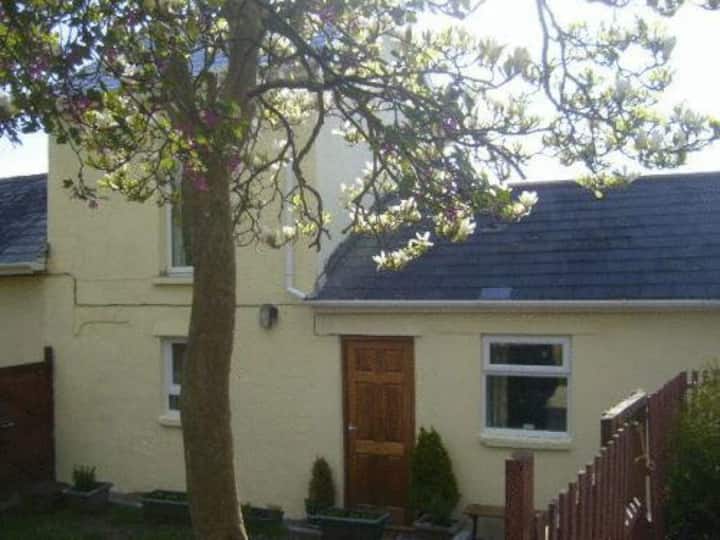 Delightful Self Catering Cottage With Hot Tub - South Wales