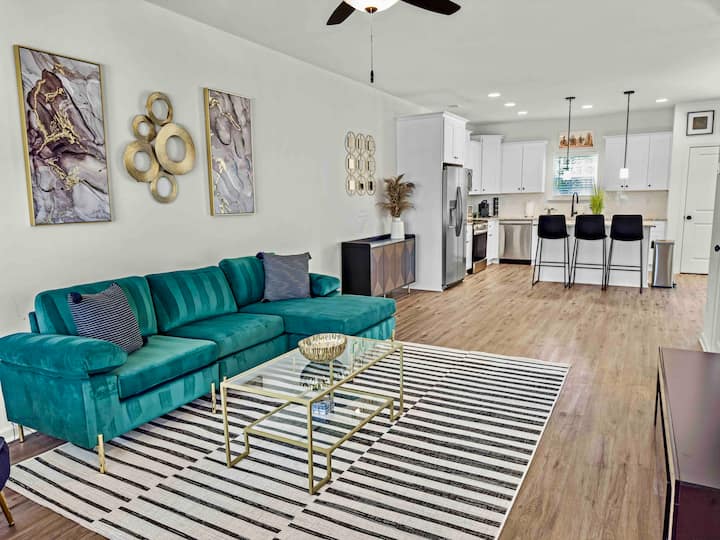 Large Groups Welcome - Modern Home - Book Now! - Charlotte, NC